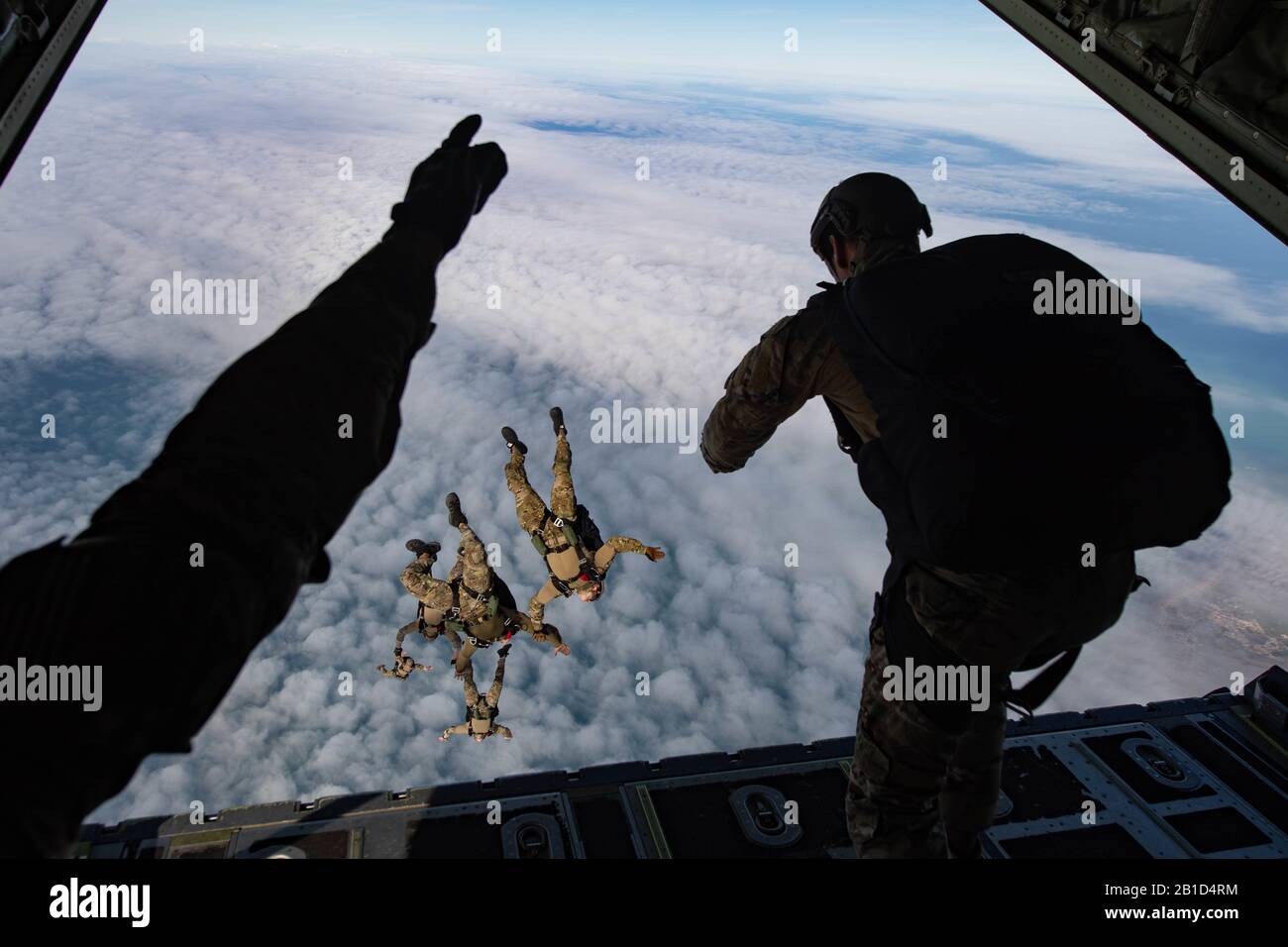 Explosive ordnance mobile unit 8 eodmu 8 hi-res stock photography and ...