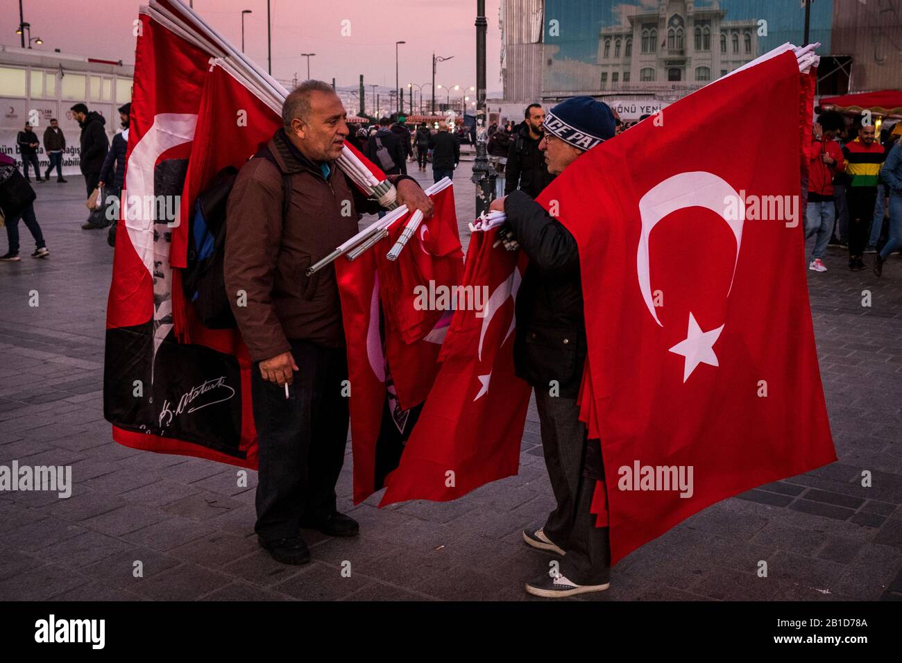 Turkish flag sellers hi-res stock photography and images - Alamy