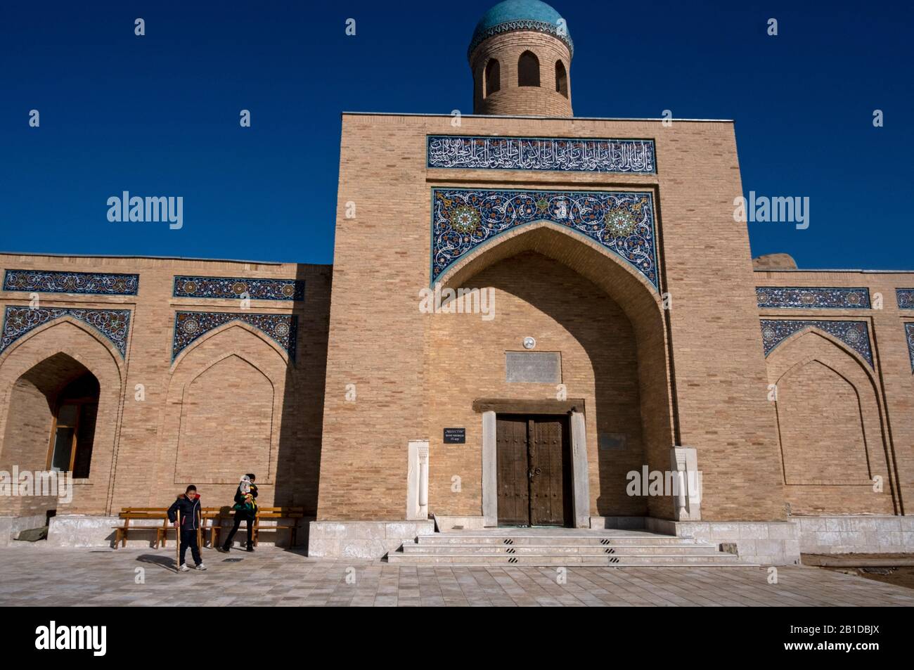 Boy on crutches hi-res stock photography and images - Alamy