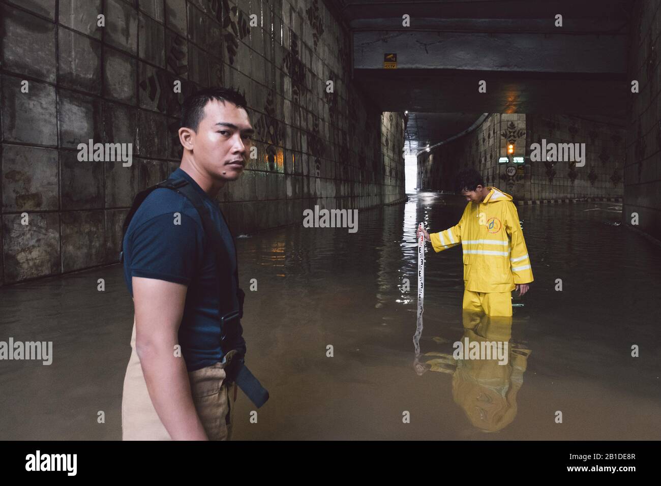 Jakarta, Indonesia. 25th Feb, 2020. A firefighter measured the height ...