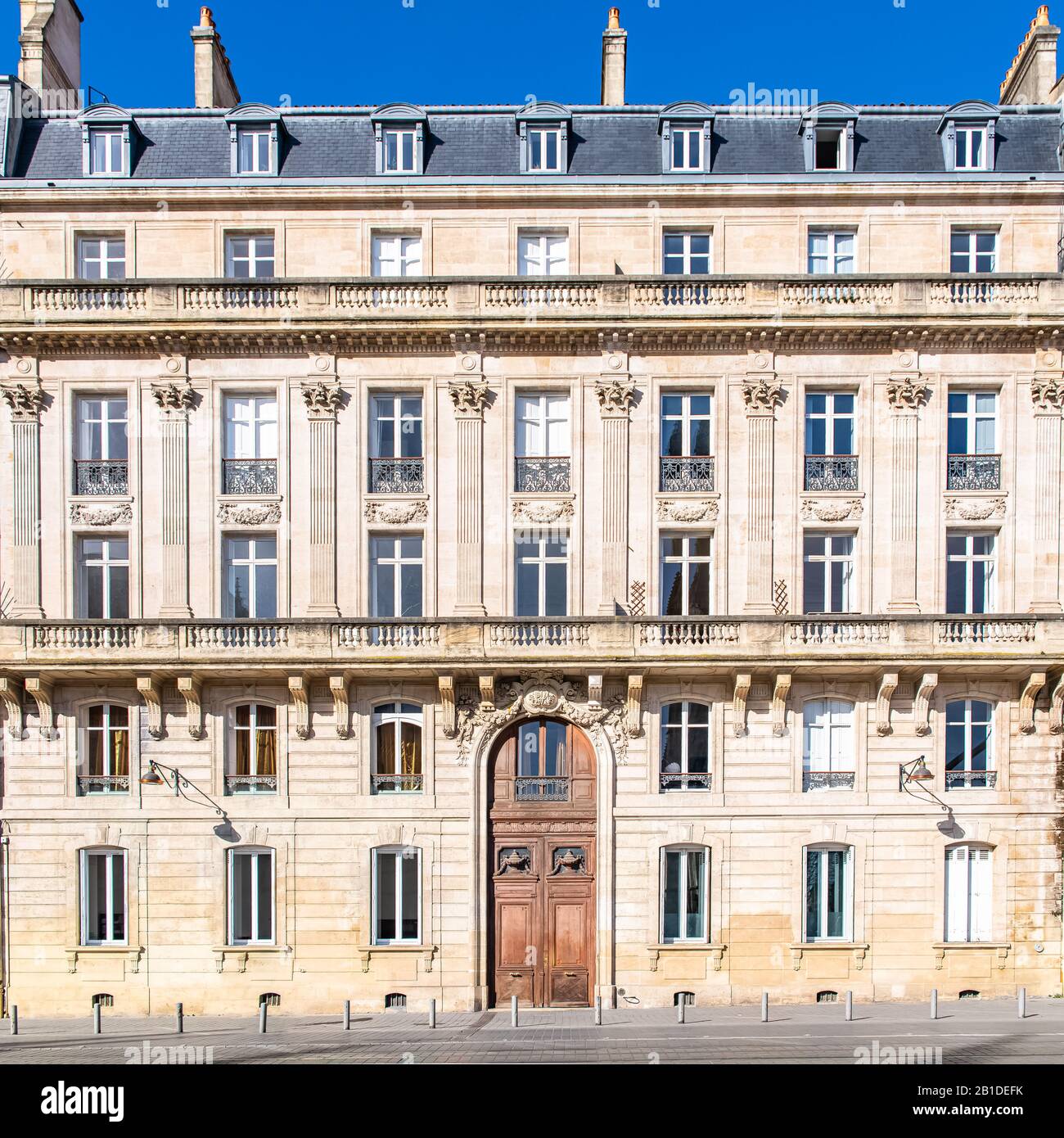 Typical bordeaux architecture in hi-res stock photography and images ...