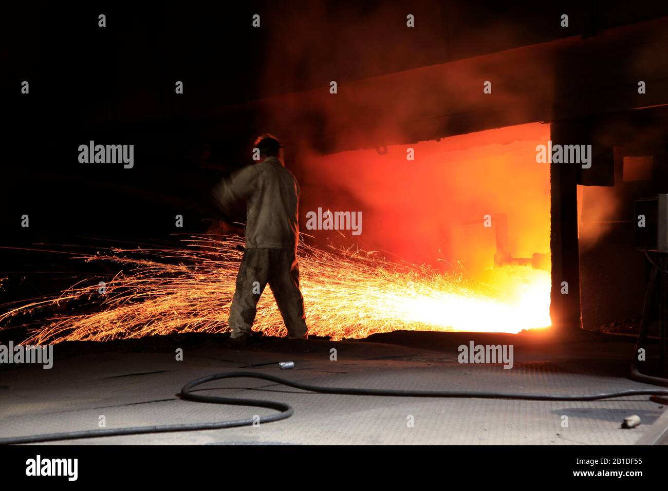 Steel workshop, the workers are working Stock Photo - Alamy