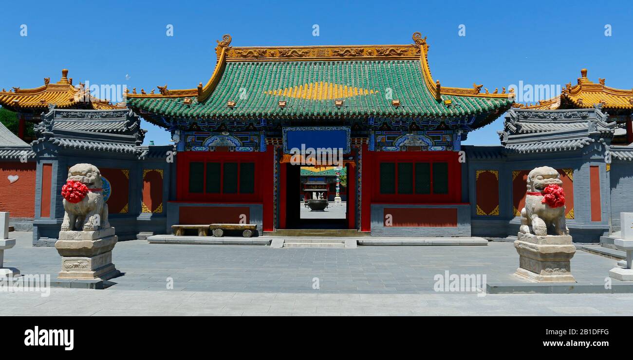 View of traditional chinese temple Stock Photo - Alamy