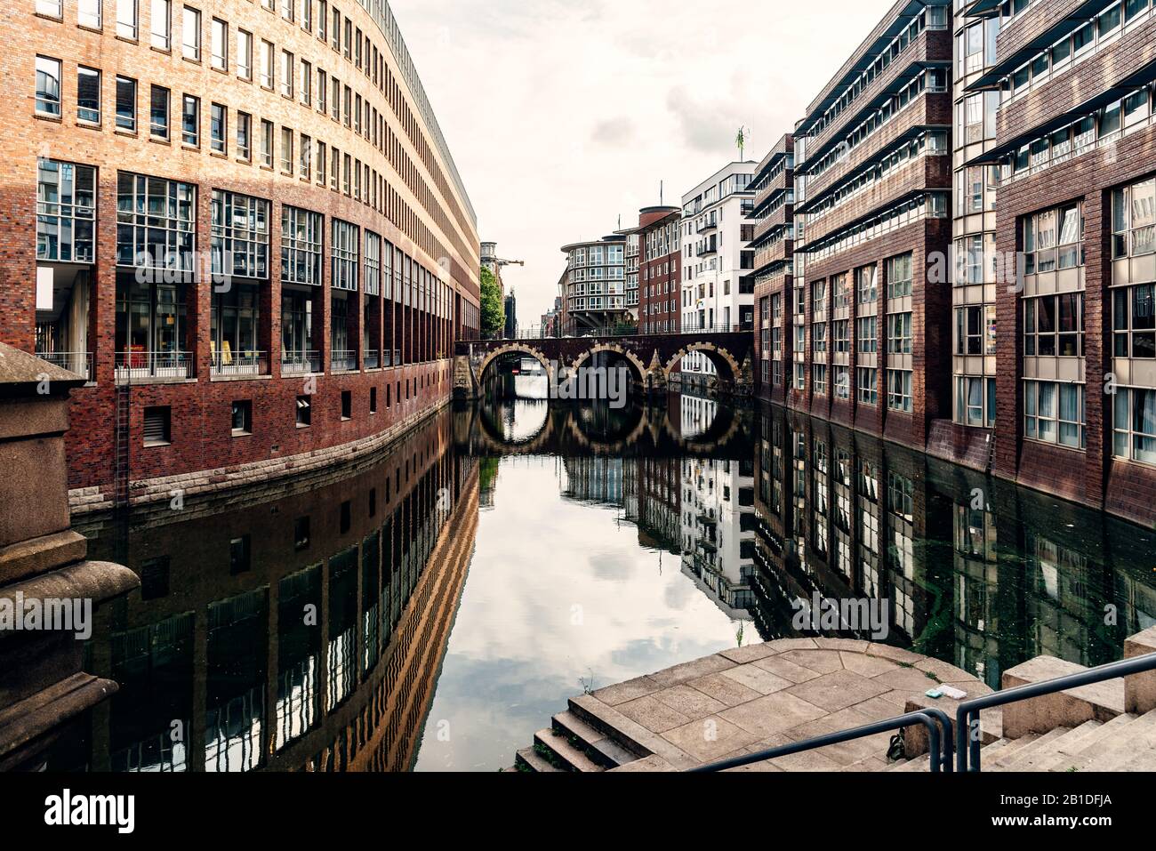 Scenic view of Bleichenfleet Canal in Hamburg Stock Photo - Alamy