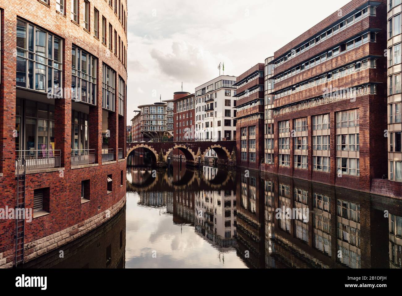 Scenic view of Bleichenfleet Canal in Hamburg Stock Photo - Alamy