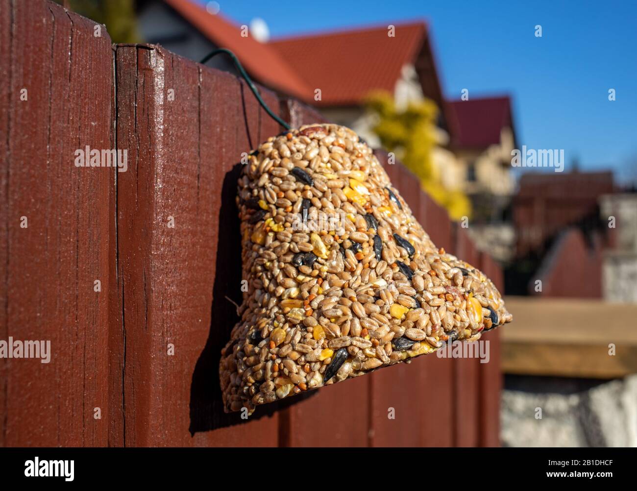 Bell from various grains, a delicacy for all the birds in the garden ...