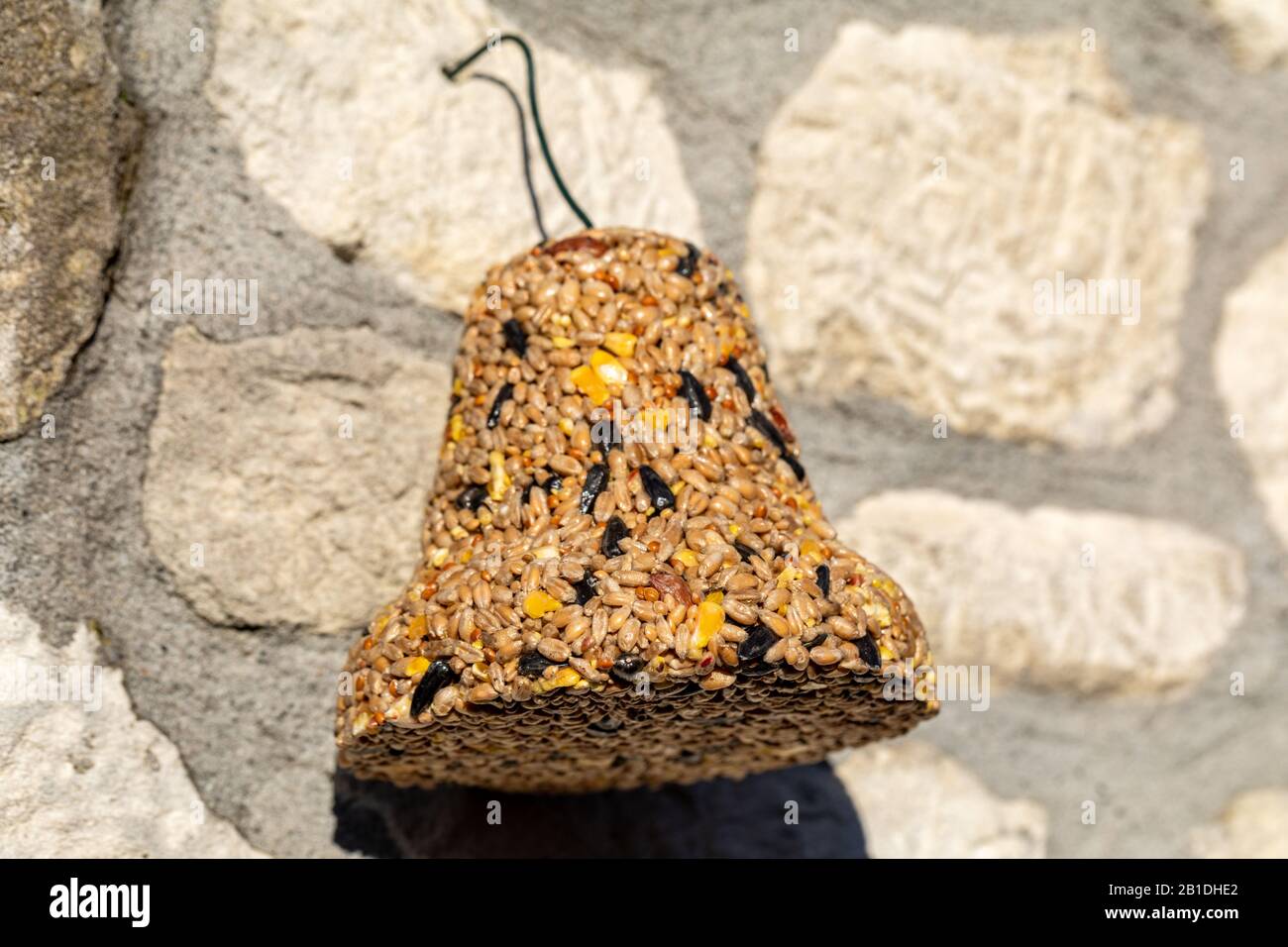 Bell from various grains, a delicacy for all the birds in the garden ...