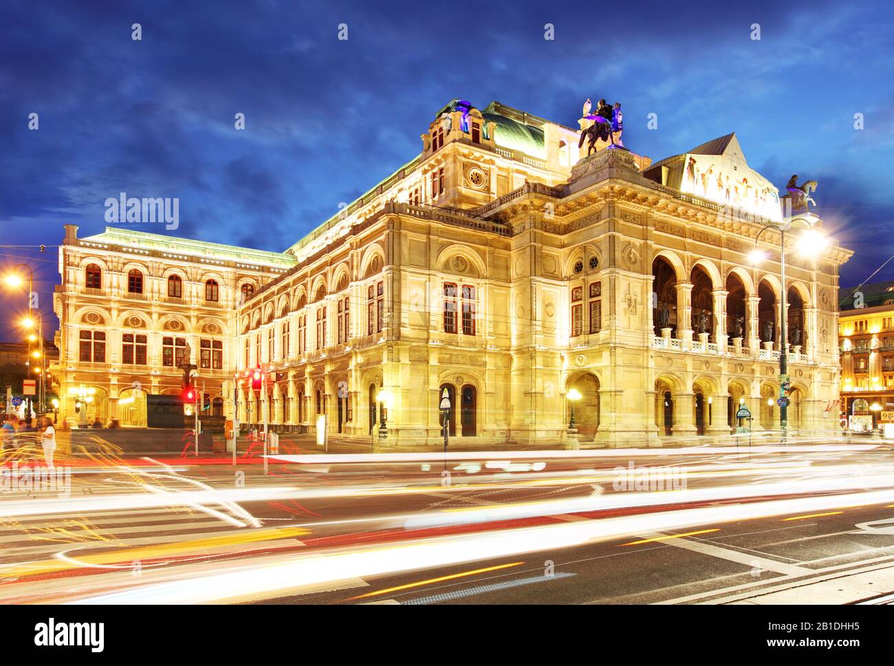 Vienna state opera at night with traffic Stock Photo - Alamy