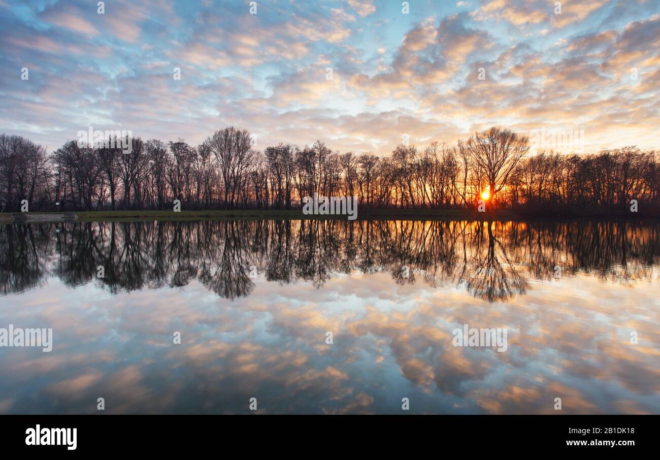 Reflection sky in river water hi-res stock photography and images - Alamy