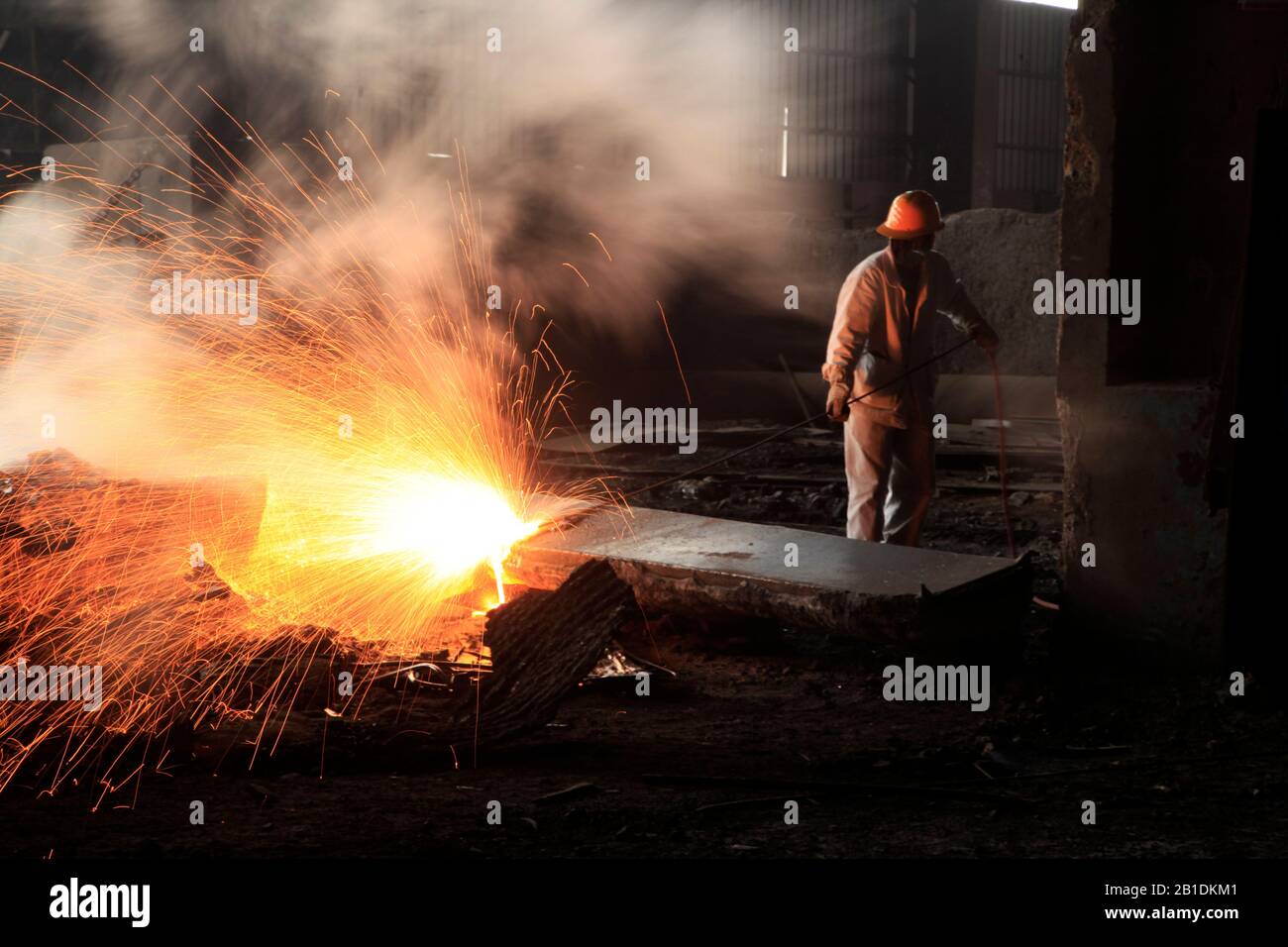 Steel workshop, the workers are working Stock Photo - Alamy