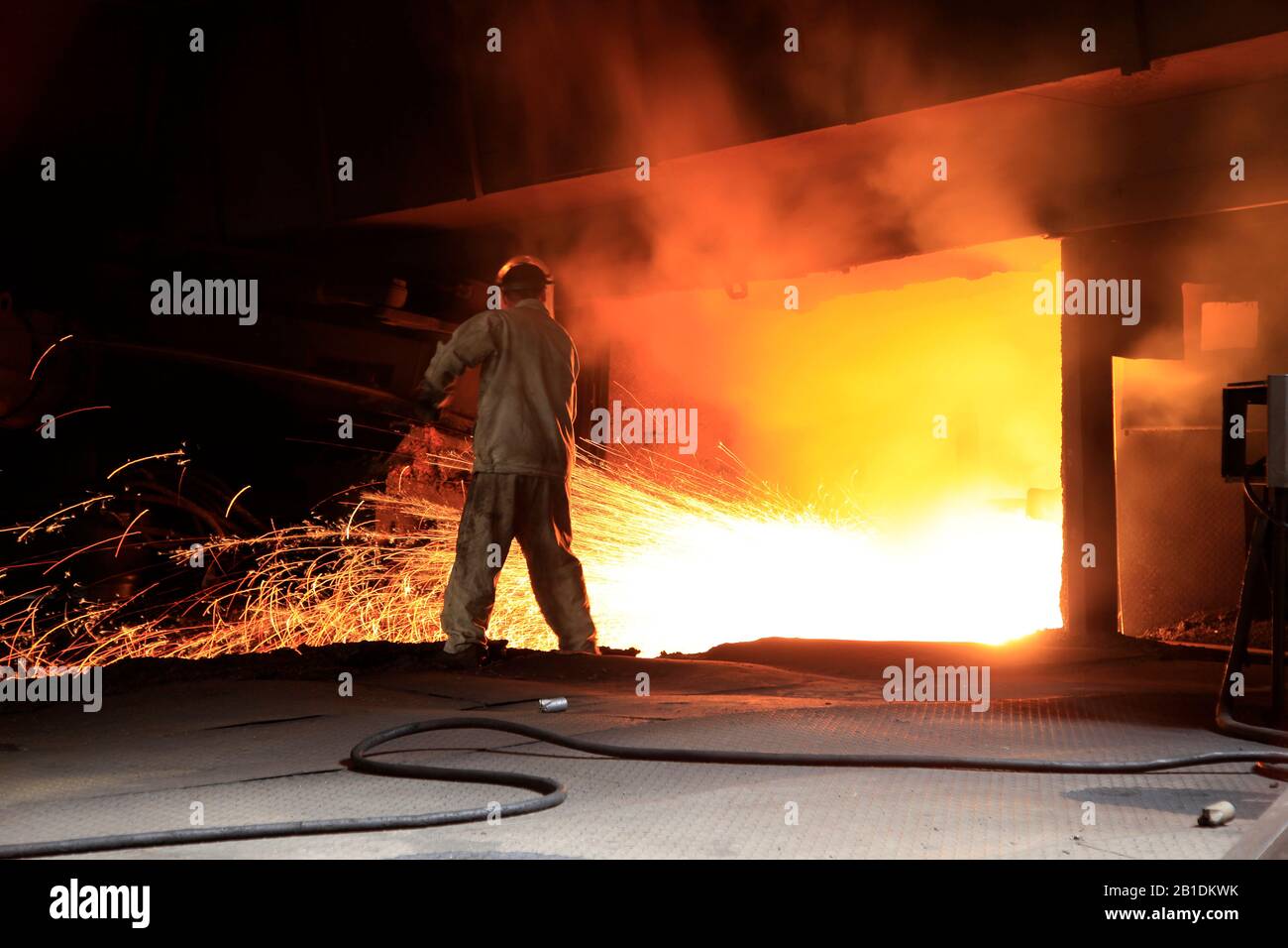 Steel workshop, the workers are working Stock Photo - Alamy