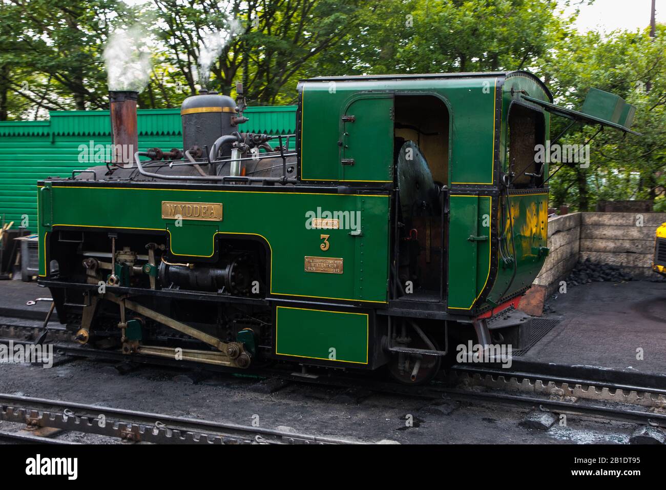 Snowdon mountain railway engine hi-res stock photography and images - Alamy
