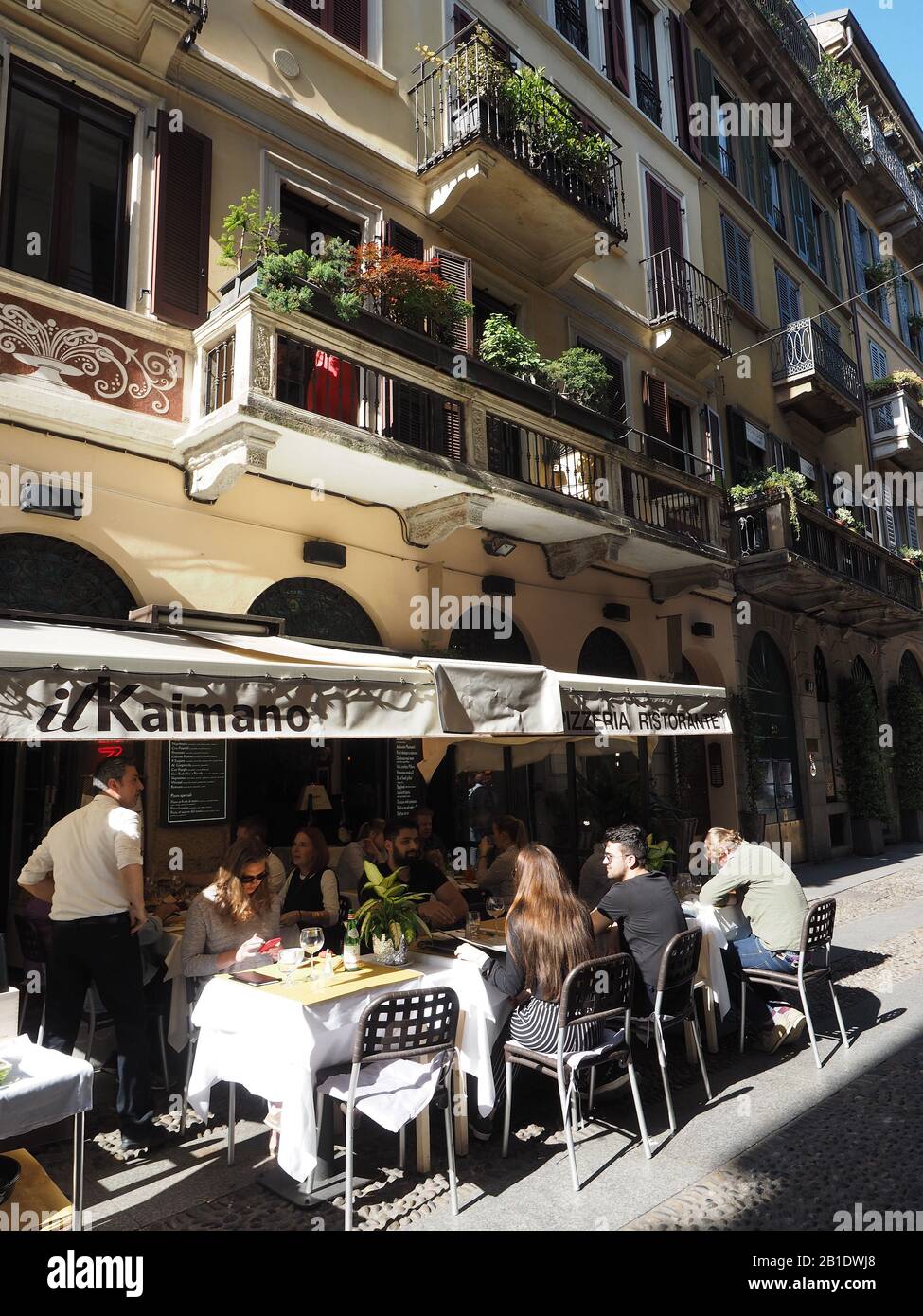 Street scene in milan italy hi-res stock photography and images - Alamy