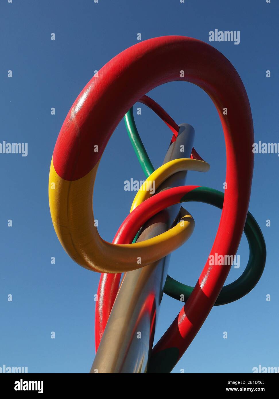 Filo nodo ago filo nodo sculpture piazzale cadorna milan italy hi-res ...