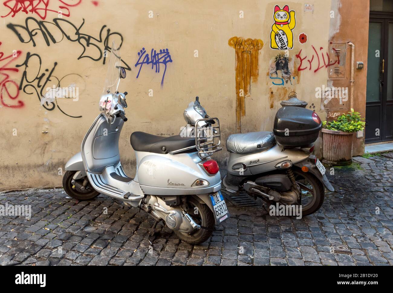 Scooters rome hi-res stock photography and images - Alamy
