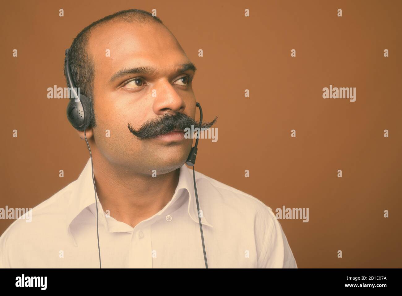 Indian businessman wearing headset hi-res stock photography and images ...