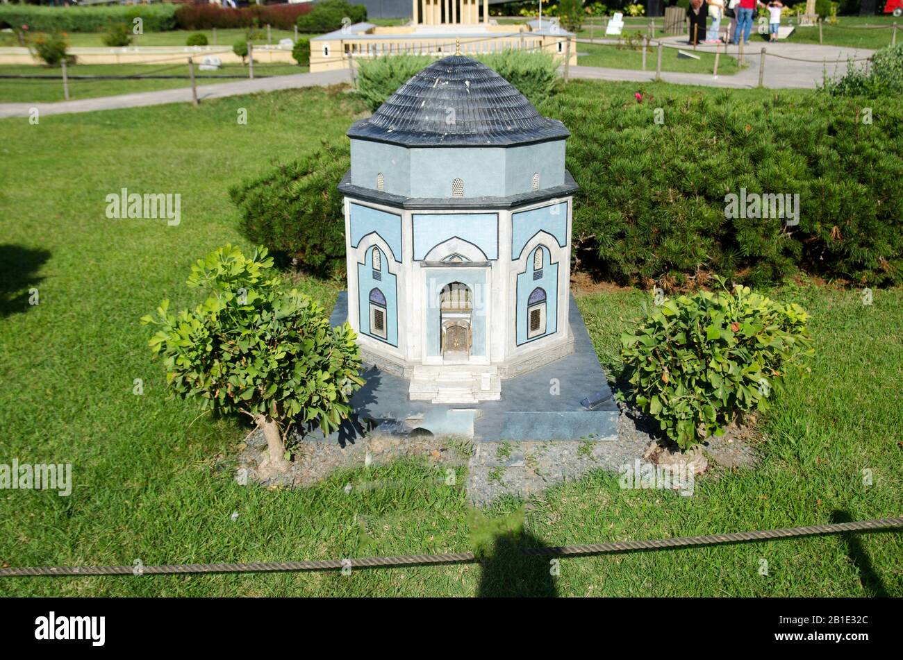 Green tomb hi-res stock photography and images - Alamy