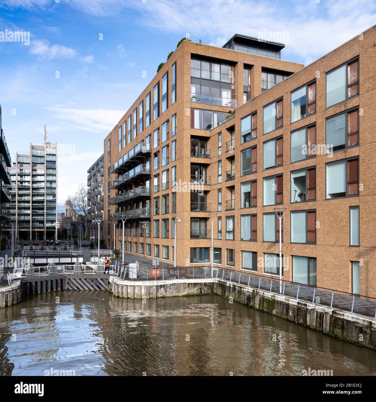 The new Grosvenor Canal development, on the north side of the Thames ...