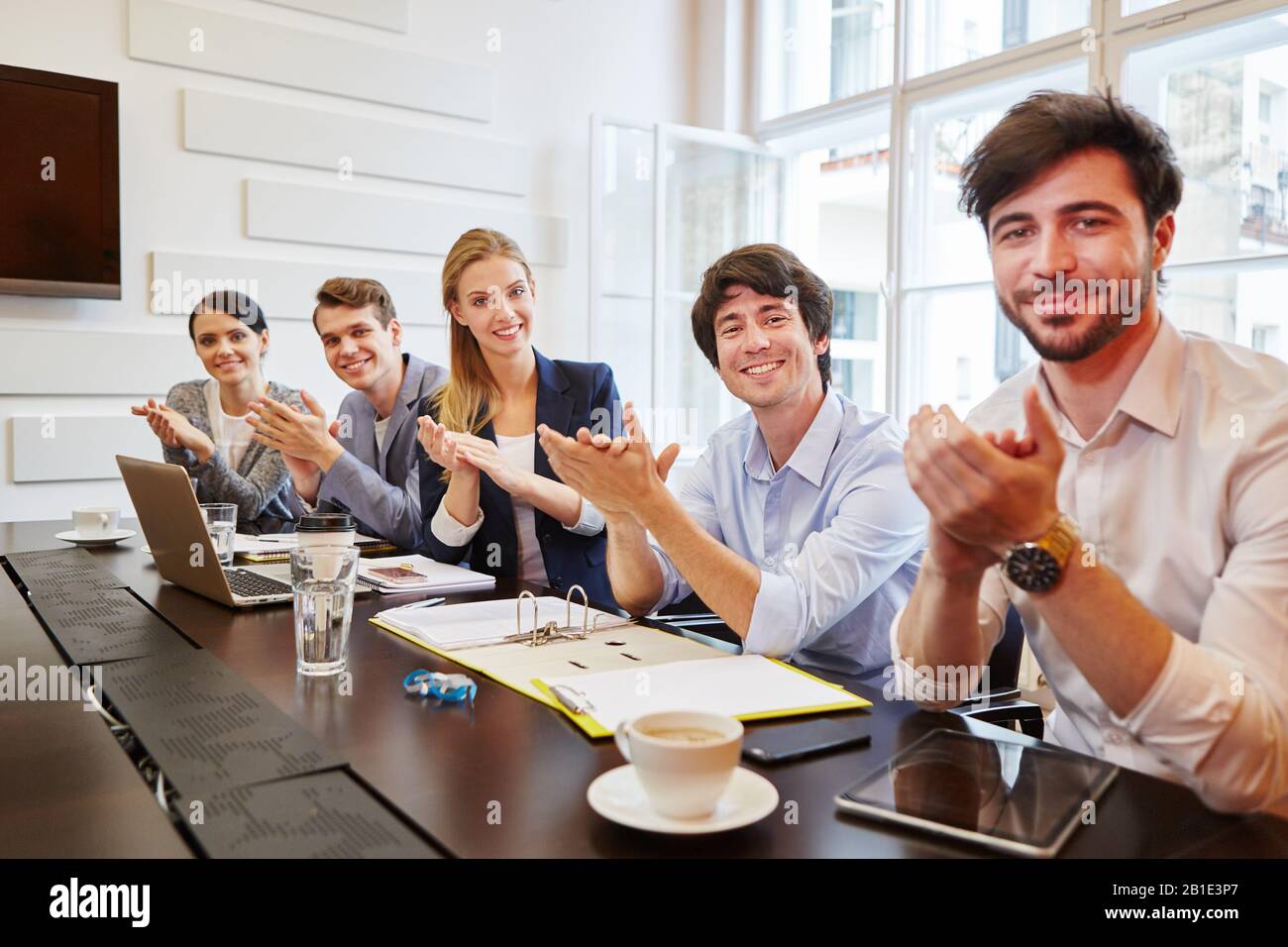 Applause business hi-res stock photography and images - Alamy