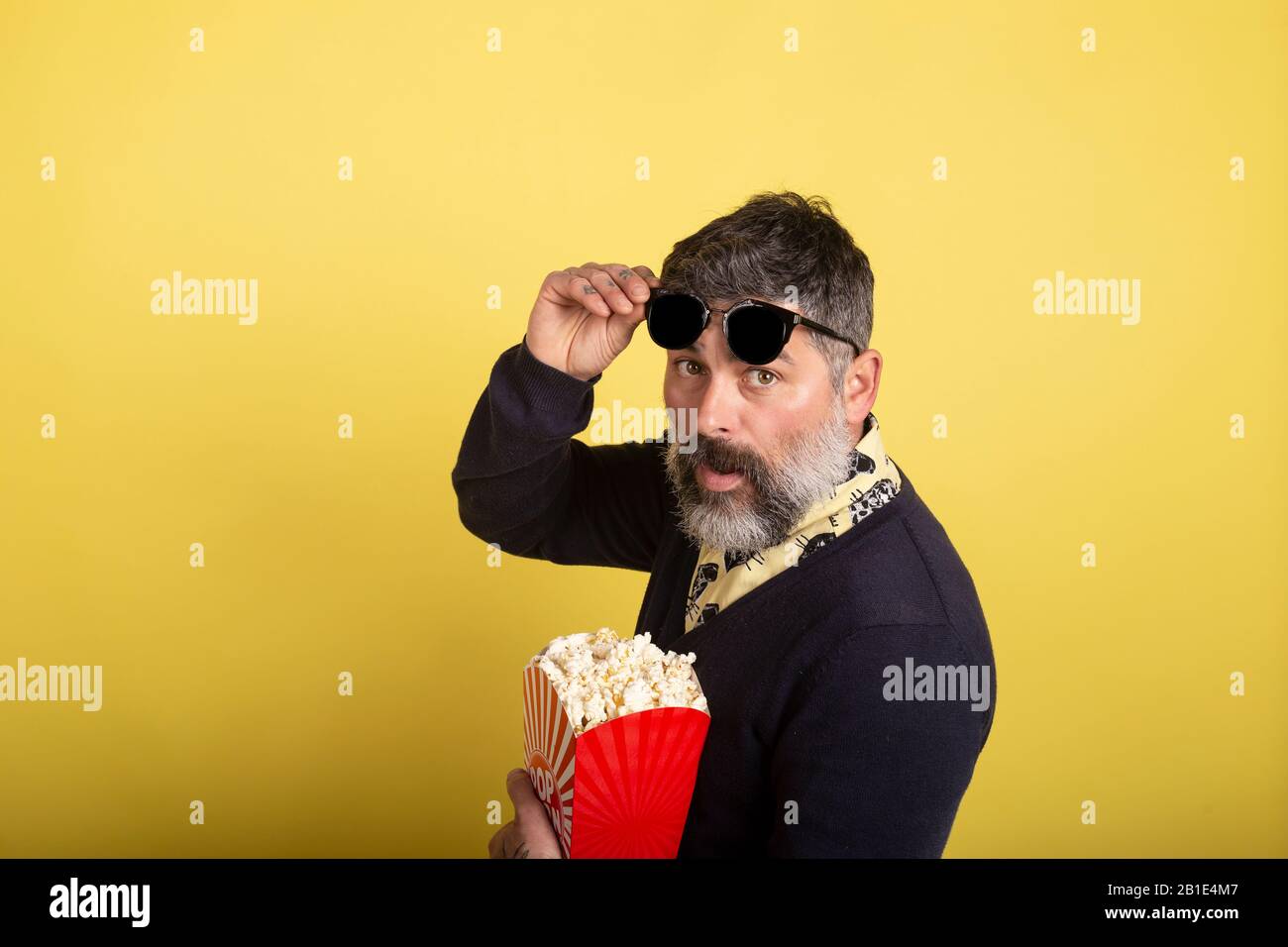 Cinema popcorn man hi-res stock photography and images - Alamy