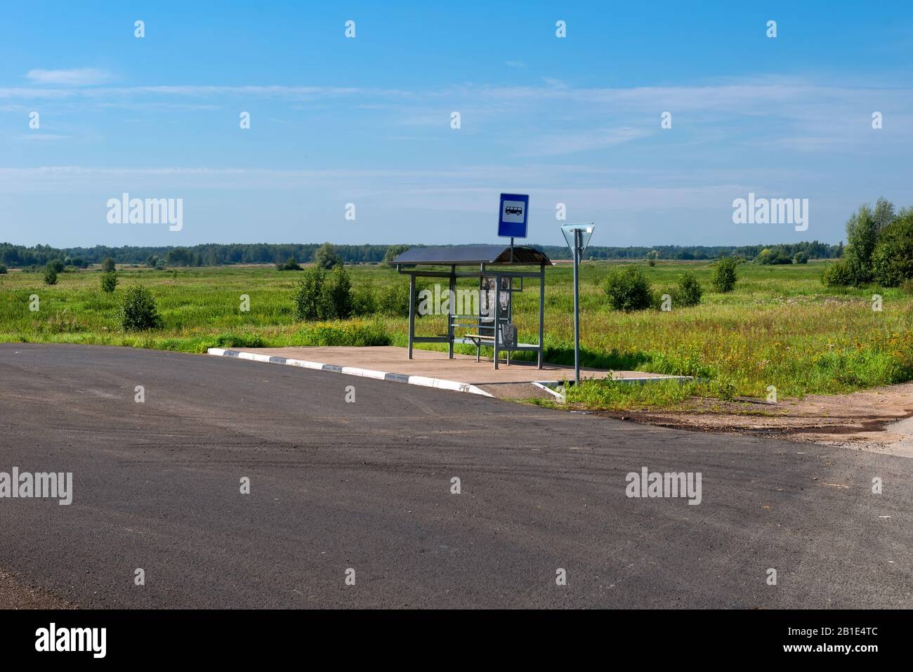 Empty bus stop field hi-res stock photography and images - Alamy