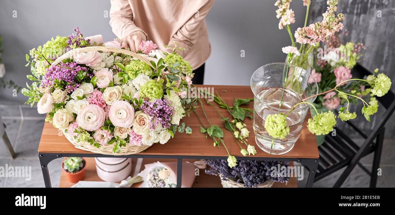 Education in the school of floristry. Master class on making bouquets ...