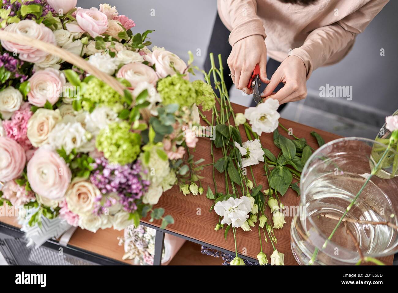 Education in the school of floristry. Master class on making bouquets ...