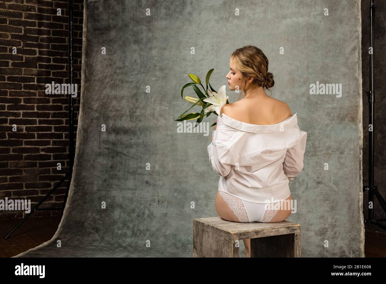 Black Woman Artist Posing On Hi Res Stock Photography And Images Alamy