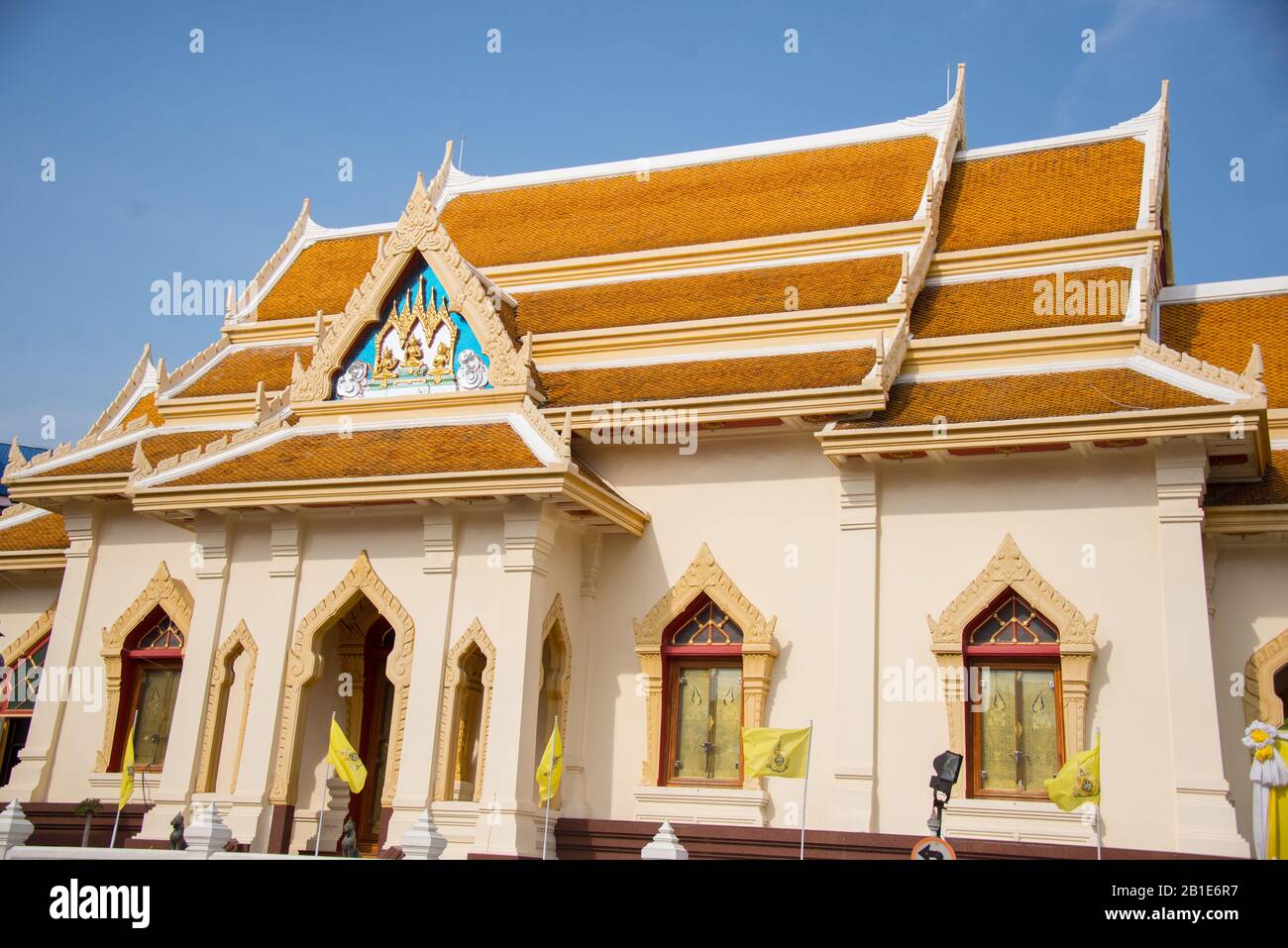 Wat Traimit Temple High Resolution Stock Photography and Images - Alamy