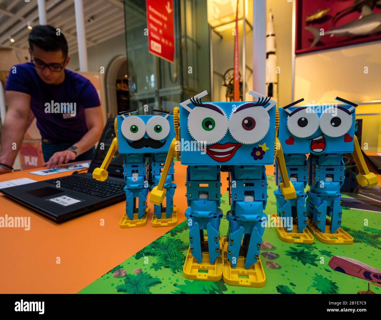 Programmable robots hi-res stock photography and images - Alamy
