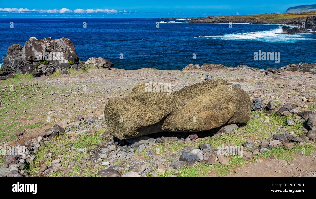 Statue on the ground hi-res stock photography and images - Alamy