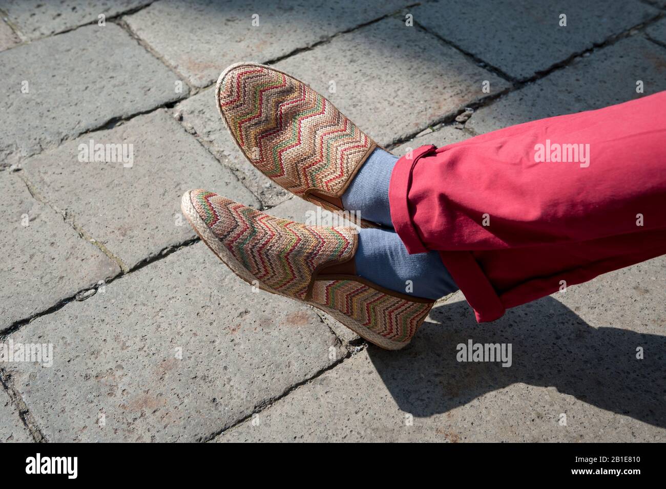 Guy sitting with crossed legs hi-res stock photography and images - Alamy