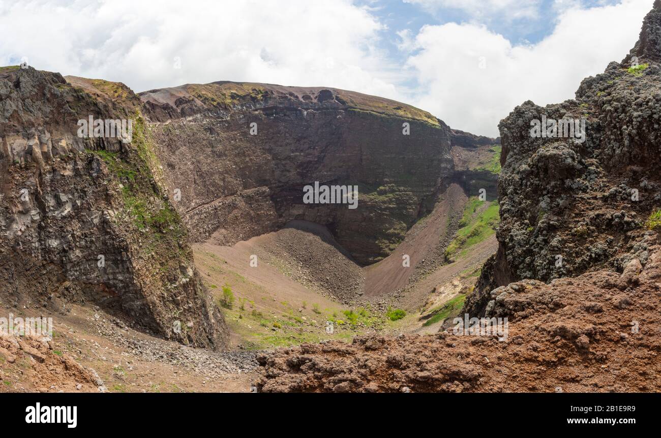 A view of the crater wall of Vesuvius volcano Stock Photo - Alamy