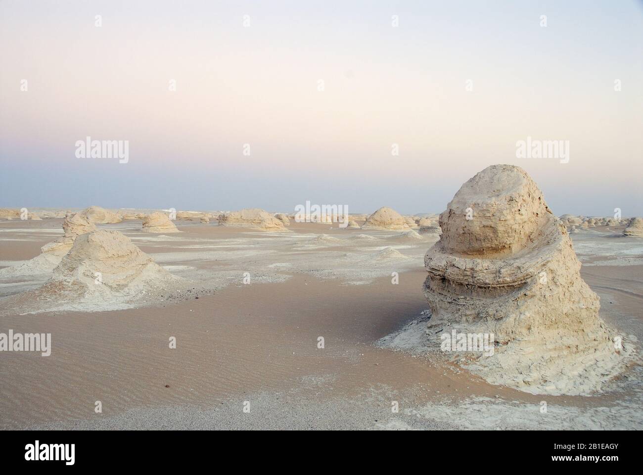 rock formations of the White Desert, Egypt, White Desert National Park ...