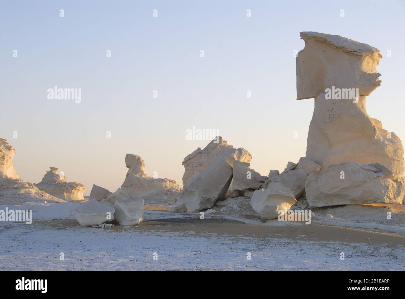 rock formations of the White Desert, Egypt, White Desert National Park ...