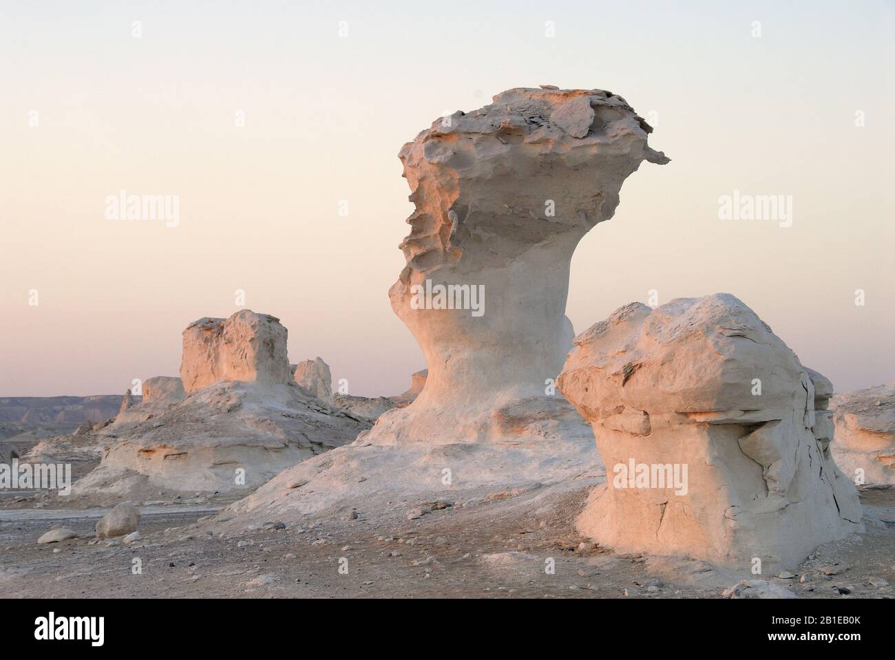 rock formations of the White Desert, Egypt, White Desert National Park ...