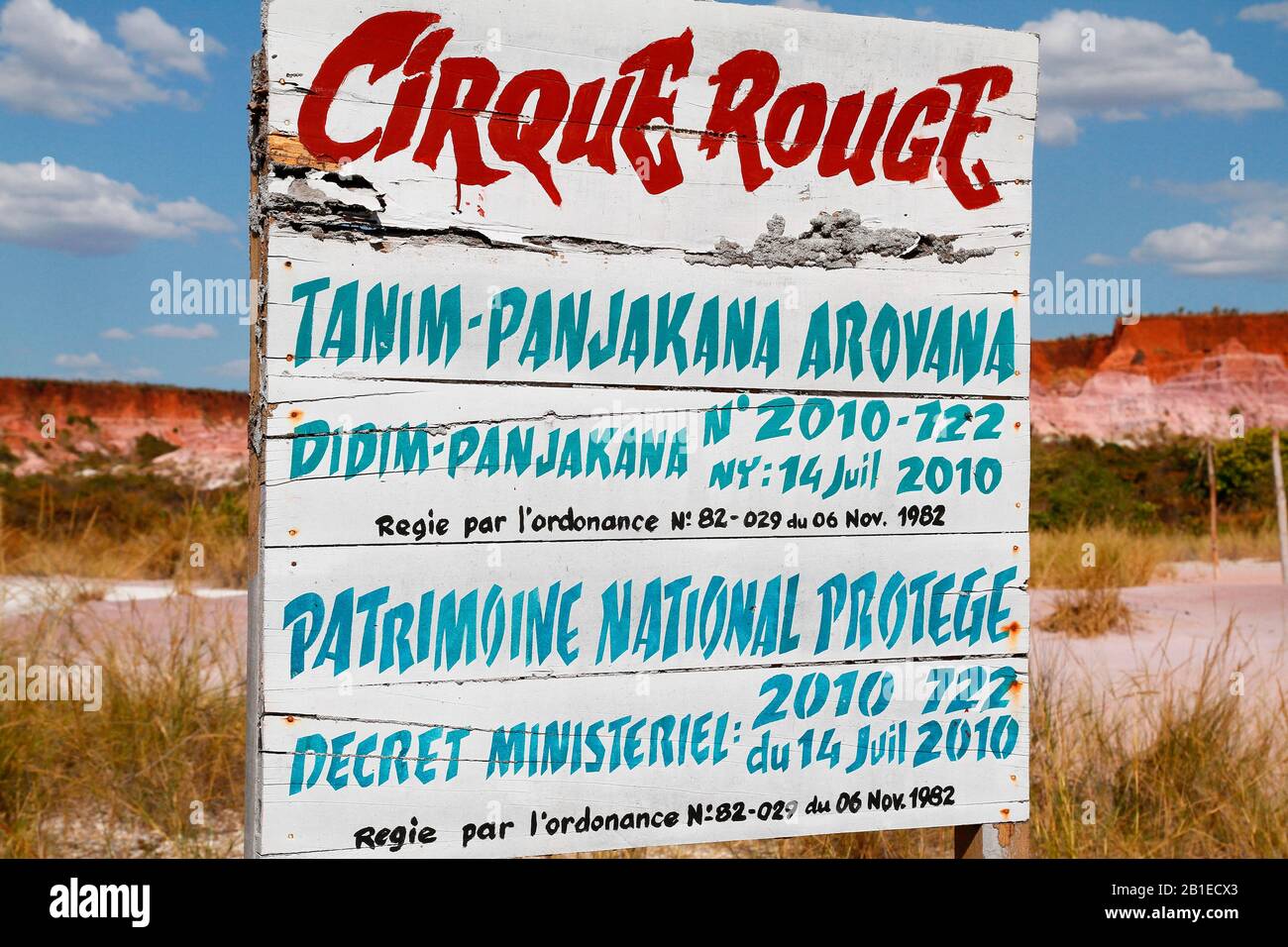 Sign announcing the red circus, ocher color, pink and white of laterite ...