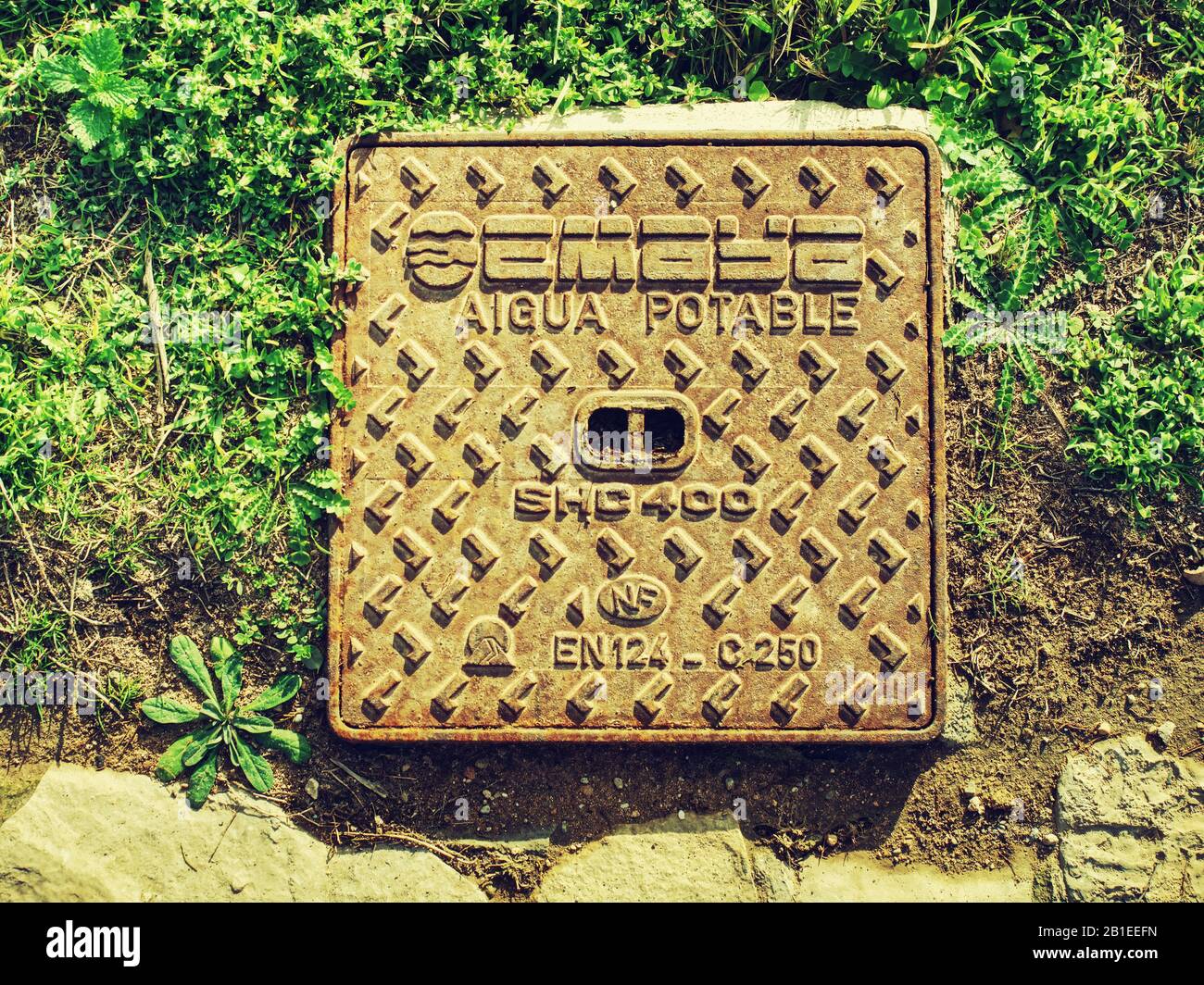 Steel mnhole cover for drinking water pipe control. Aigua Potable ...