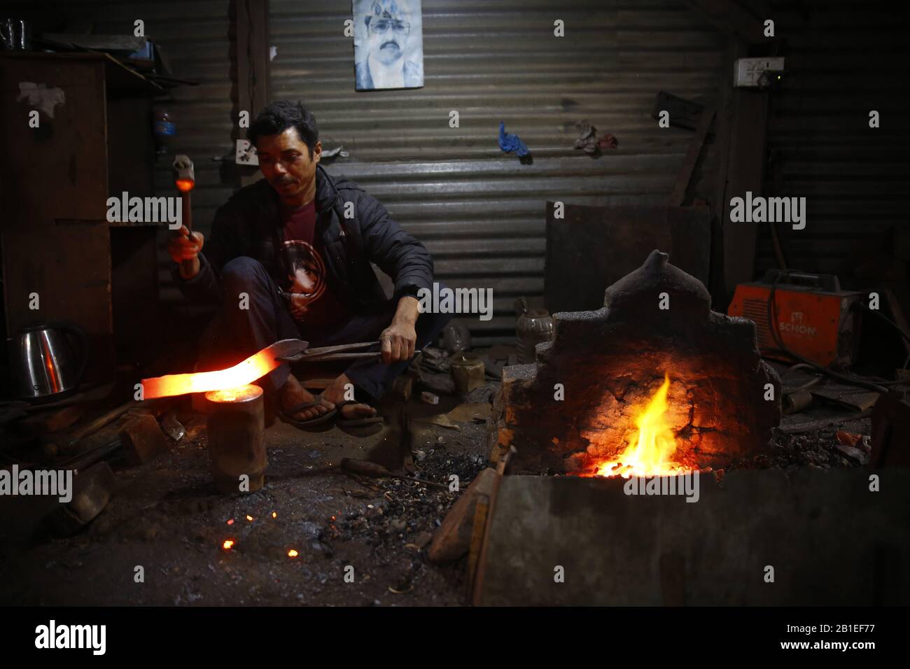 Army blacksmith hi-res stock photography and images - Alamy