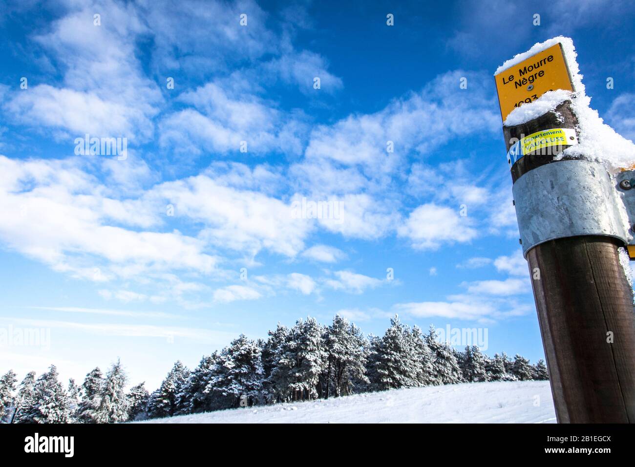 Snow on the crests of Grand Luberon, Vaucluse, Provence, France Stock ...