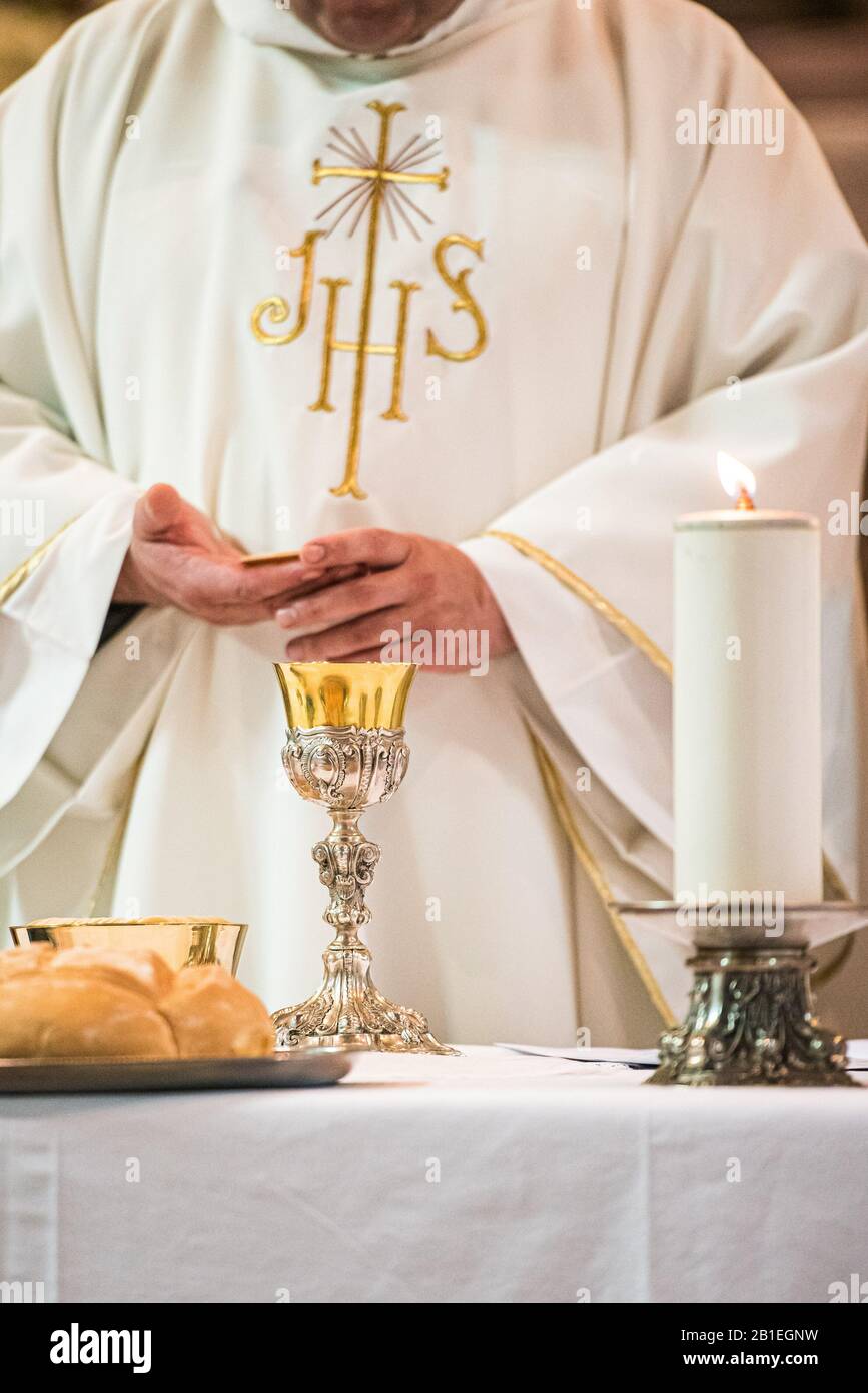 Minister showing the holy bread during the rite of the Holy Communion ...