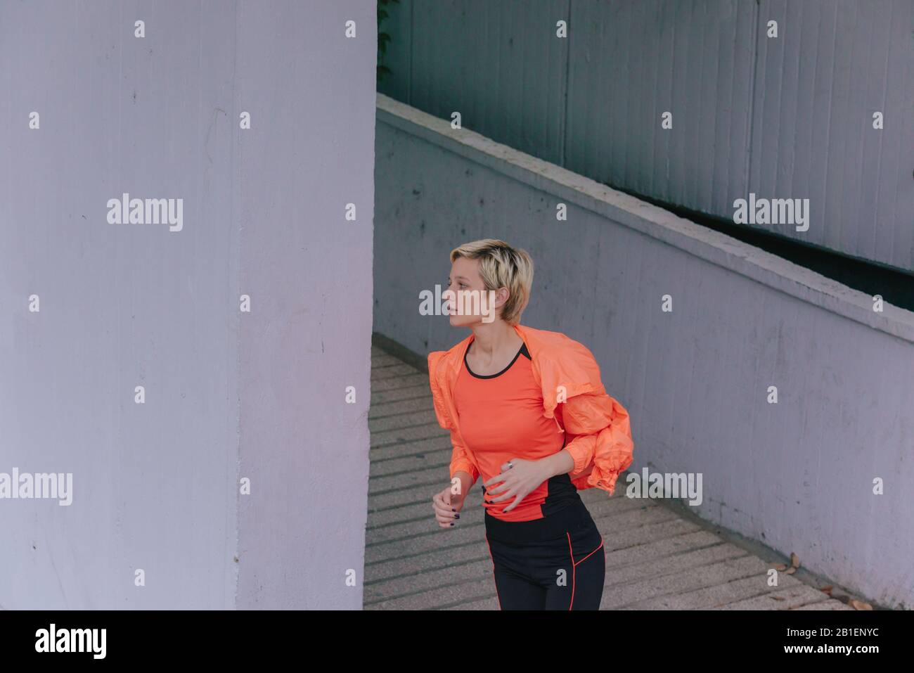 Healthy lifestyle athlete dressed in training clothes exercising Stock ...