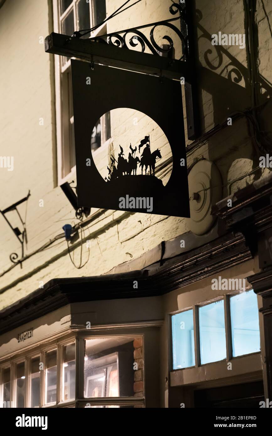 Medieval british alley hi-res stock photography and images - Alamy