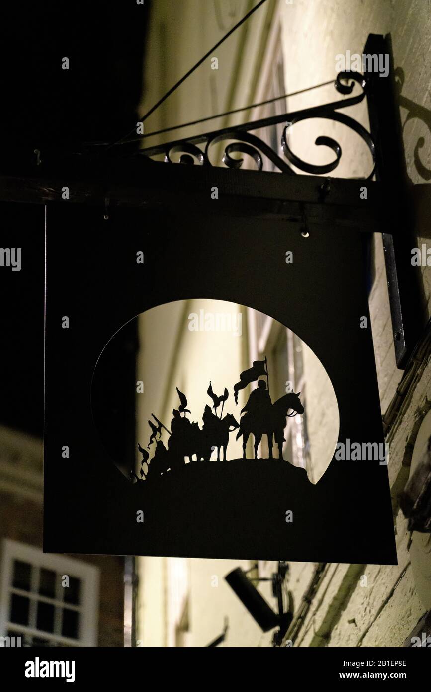 Medieval british alley hi-res stock photography and images - Alamy