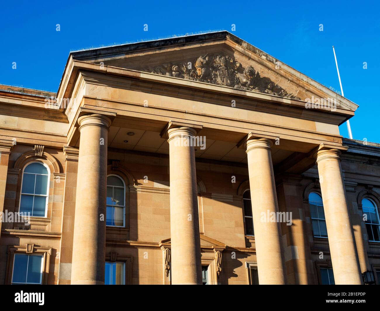 Dundee architecture scotland columns hi-res stock photography and ...