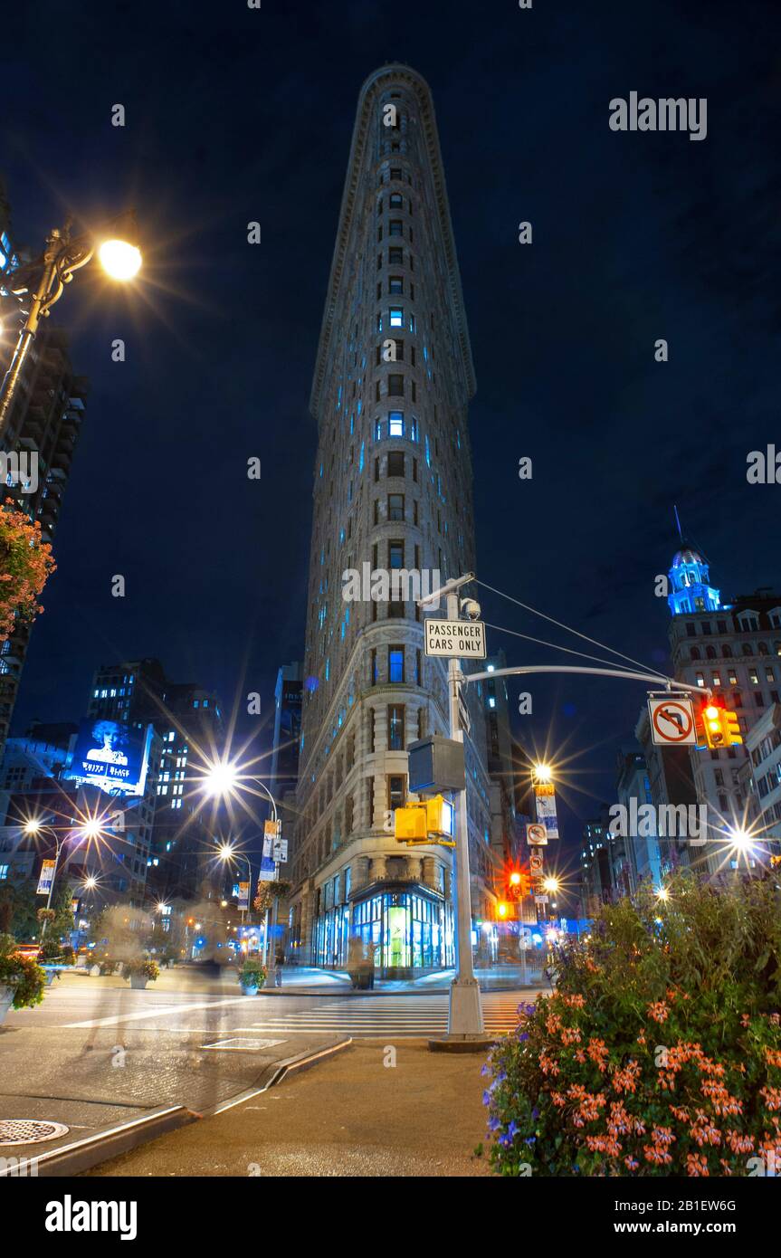 The Flatiron building at night. One of the first skyscrapers of New ...