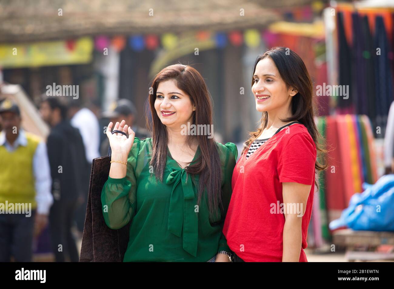 Indian woman shopping fashion hi-res stock photography and images - Alamy