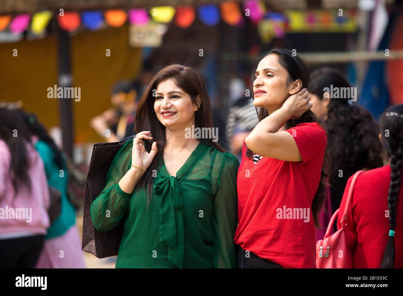 Indian woman shopping fashion hi-res stock photography and images - Alamy