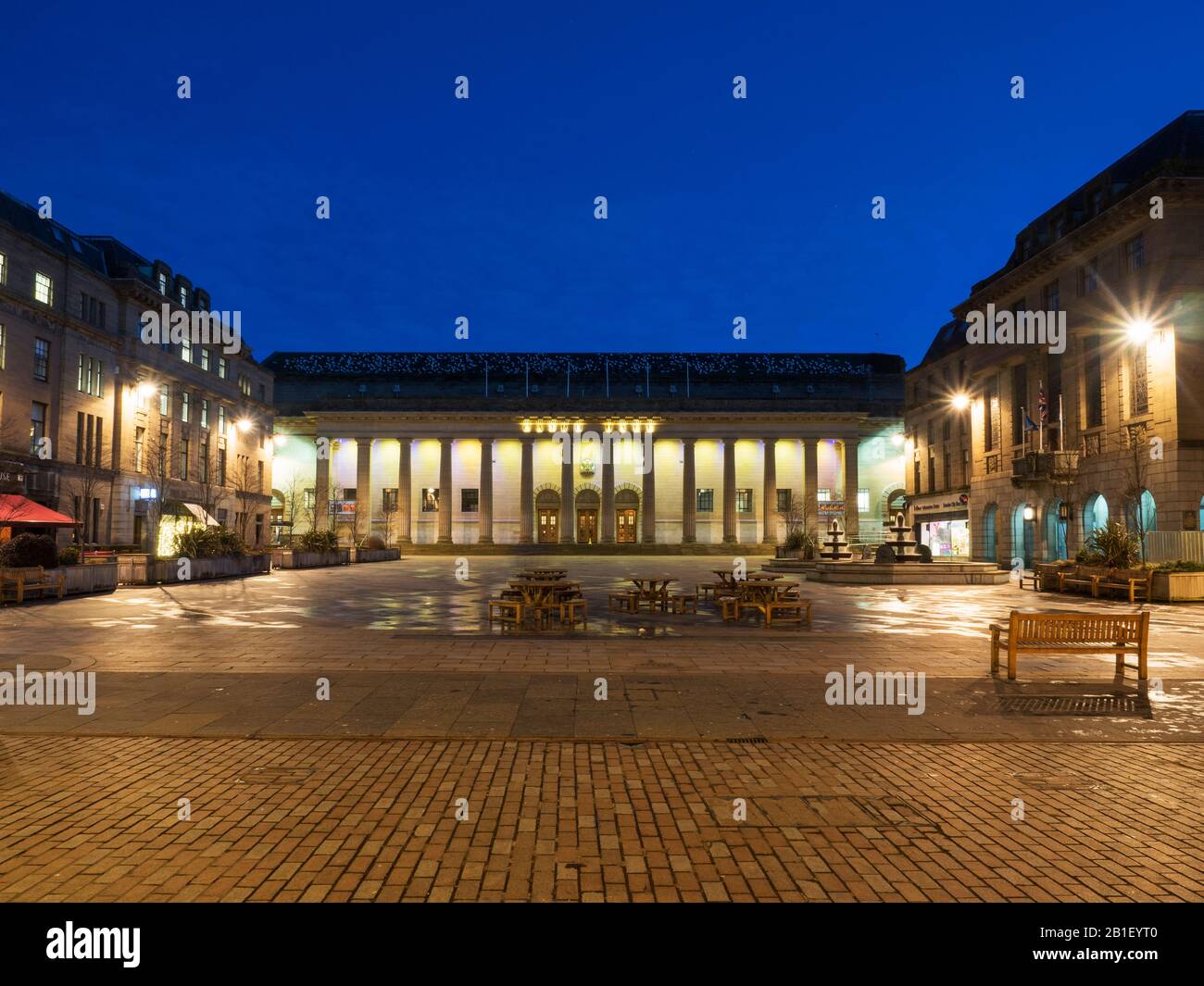 Dundee caird hall concert hall hi-res stock photography and images - Alamy