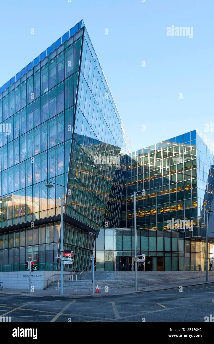 Facebook office headquarters hi-res stock photography and images - Alamy